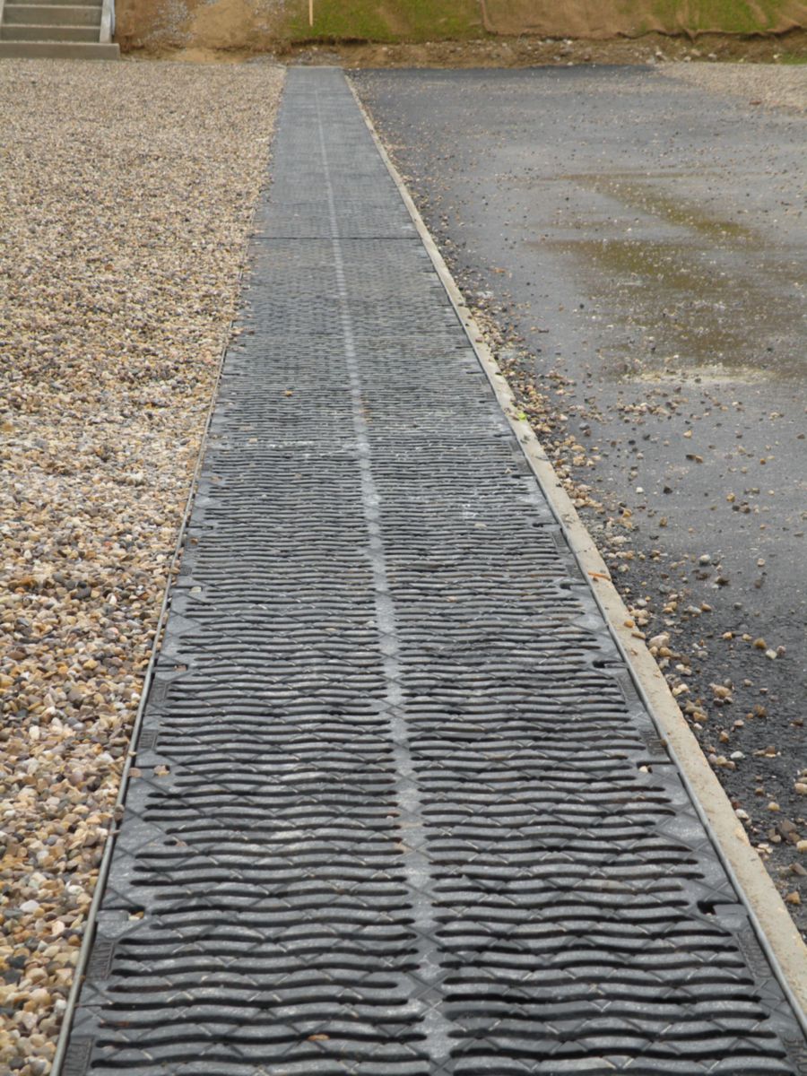 Caniveau CGI 25 D400 avec grille fonte longueur 0,75m - STRADAL