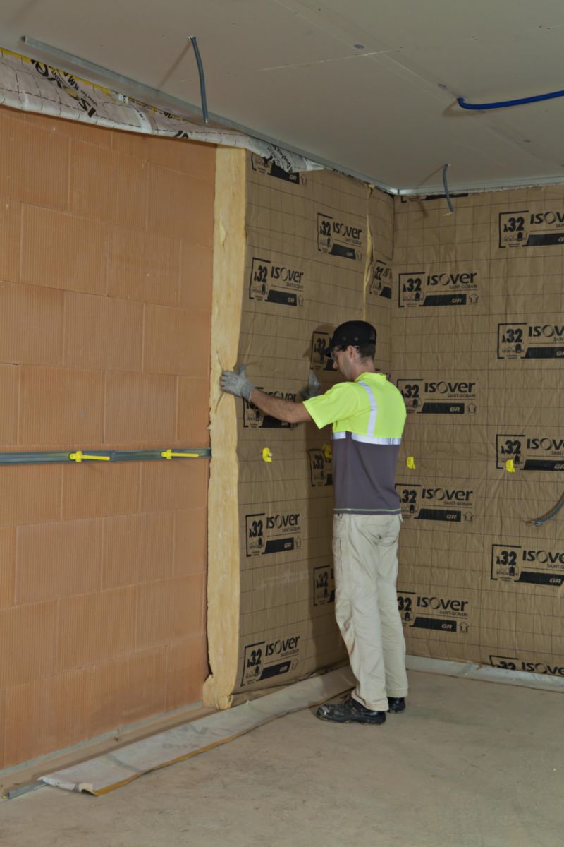 Laine de verre GR 32 roulée revêtue Kraft pour isolation des murs par l ...