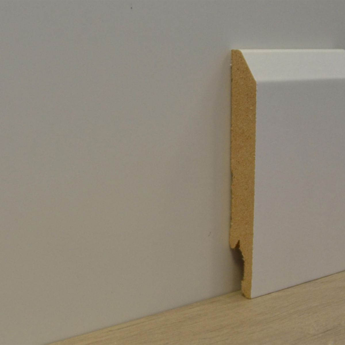 Plinthe contemporaine MDF à peindre - L. 2,4 m - 14x120 mm - DEPRO