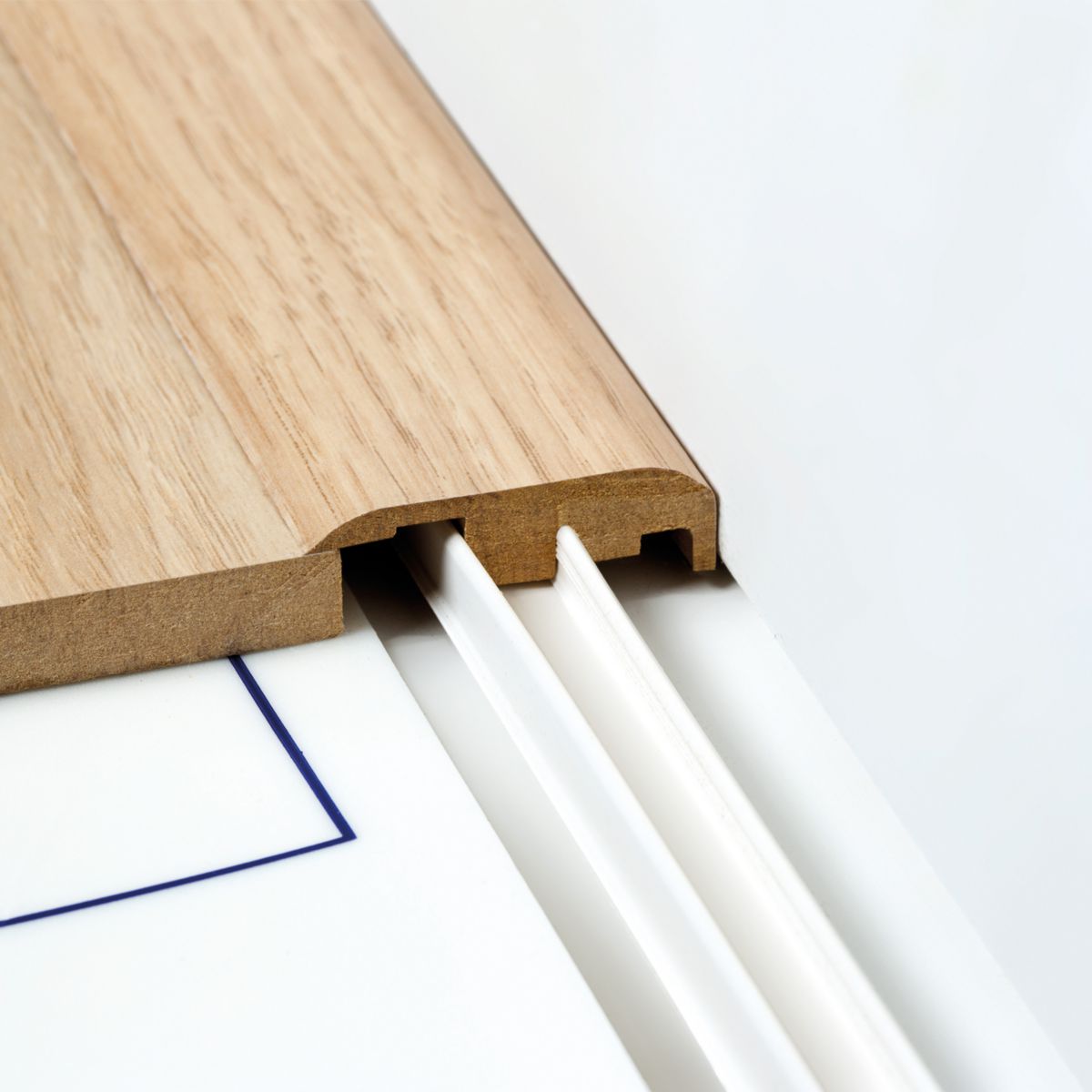 Profilé de finition Incizo - MDF teinte chêne moonlight naturel - L. 2 ...